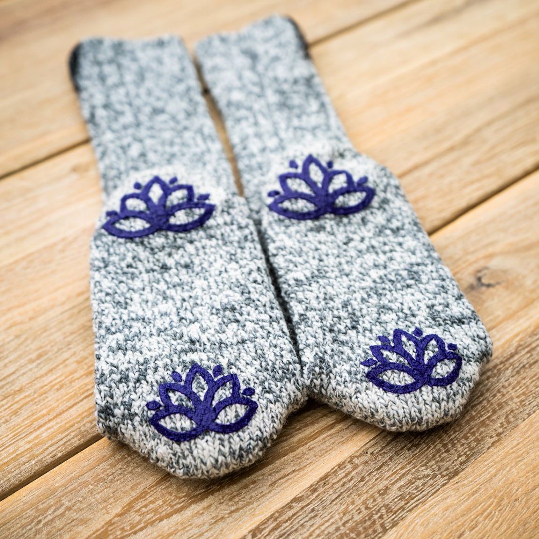 Why choose anti-slip socks? Safe and comfortable - SOXS.co EN